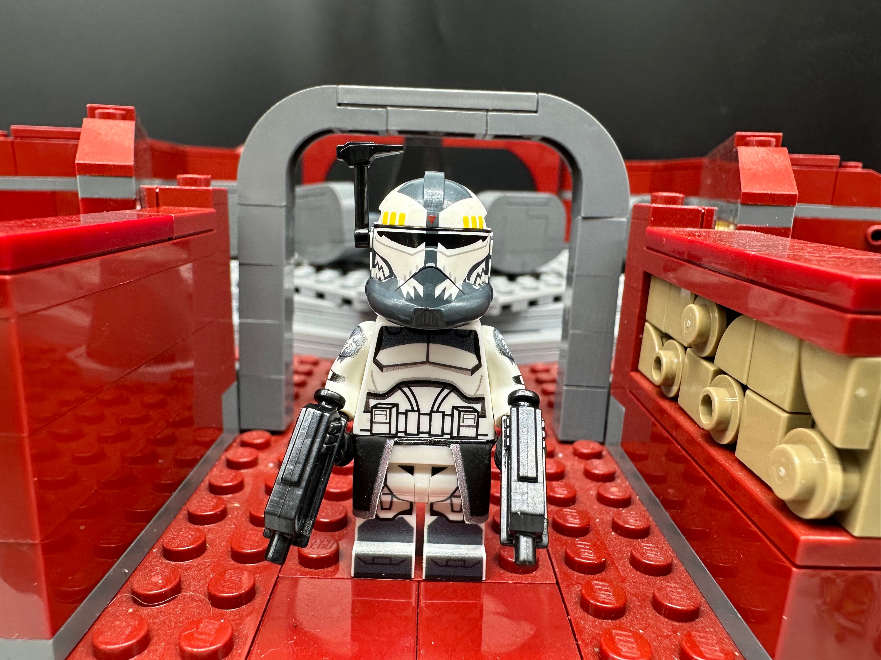 P2 Commander Wolffe (Dark Gray, 2020 style)